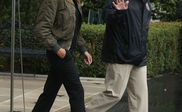 ברומו של עולם: דונלד טראמפ פותח על הבחירות האופנתיות של מלניה | Fashion ...